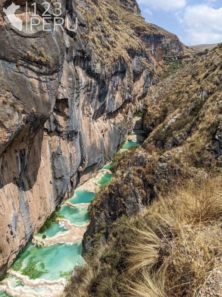 Las Aguas Turquesas de Millpu, Ayacucho: Un destino imperdible - 123 Peru